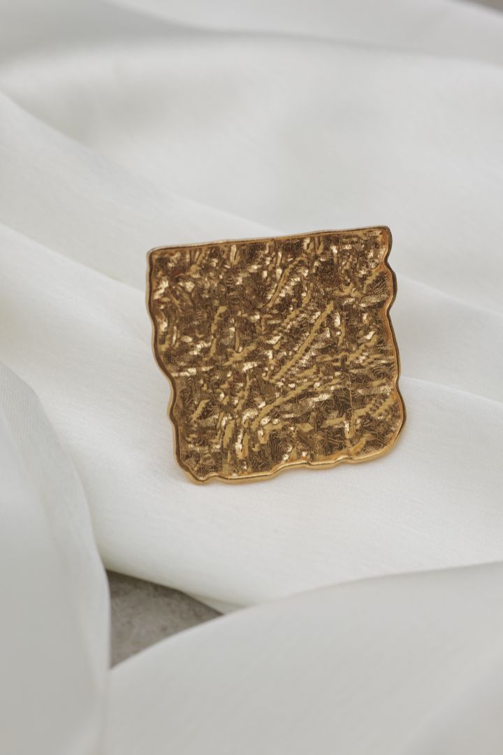 Sculpted Boxed ring – Saka