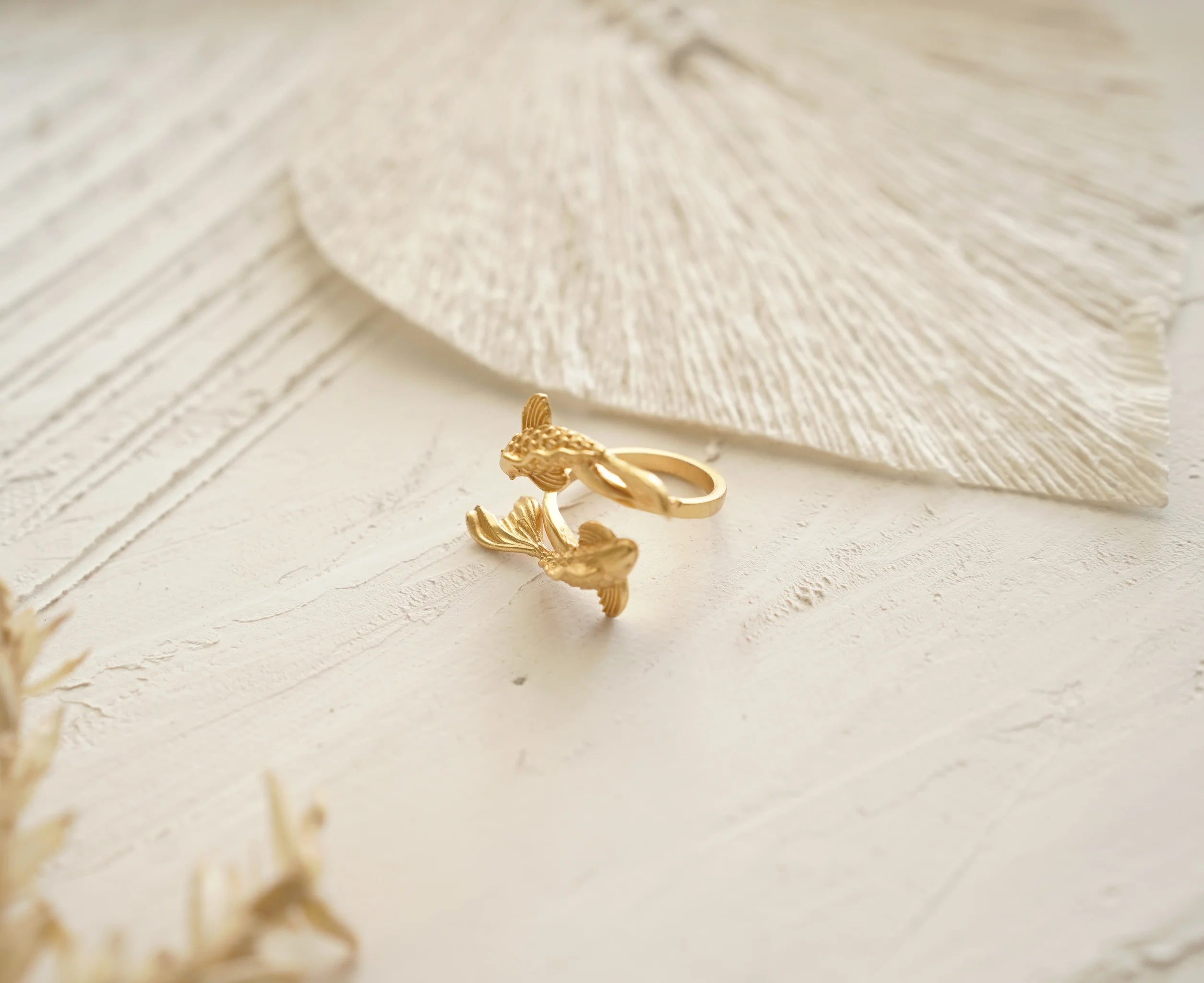 Fish Go Around Ring – Saka